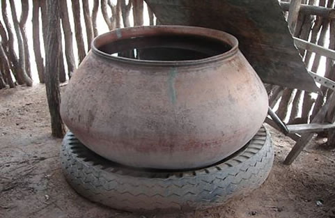 June, 2015 A water pot cannot stand on its own without a support. Luo ...